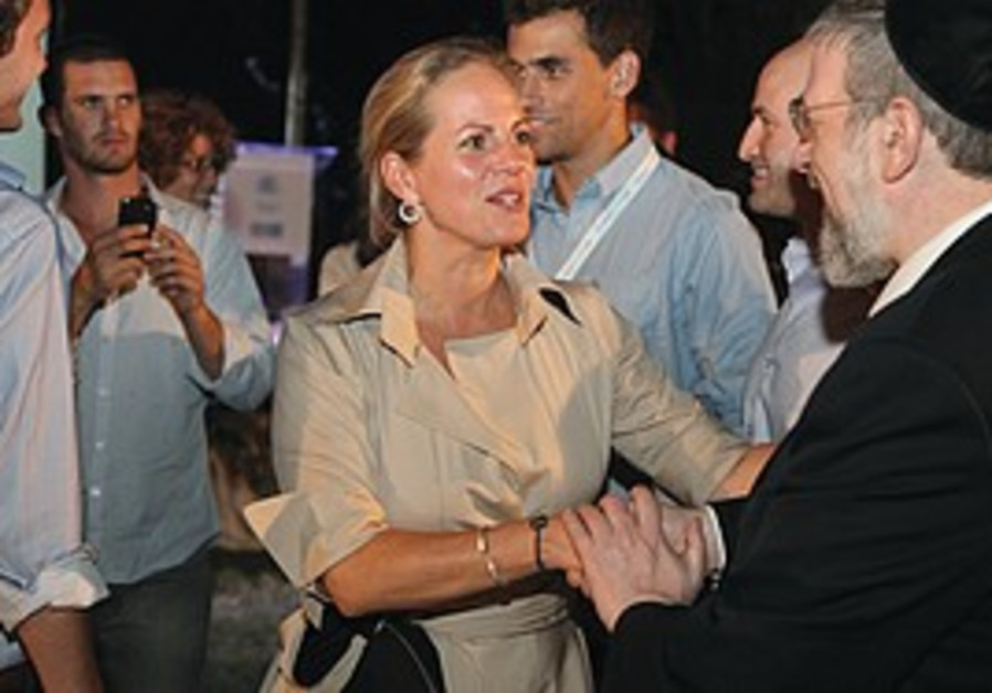 Les banquiers mondialistes Benjamin et Ariane de Rothschild sauvent ...