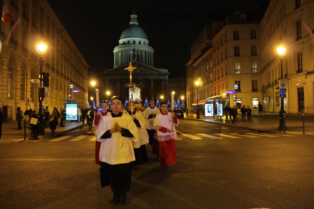 Reportage - Procession à Paris en l'honneur de l'Immaculée Conception ...