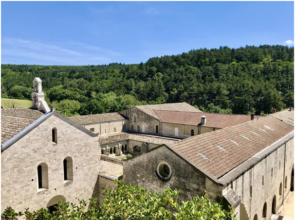 Découvre la fameuse abbaye d’Aiguebelle en Provence, et sa communauté ...