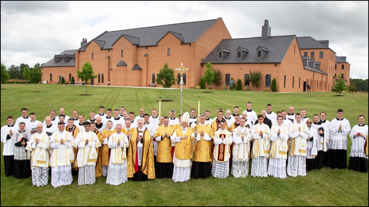 Ordinations aux Etats-Unis dans la FSSPX : six nouveaux diacres et ...